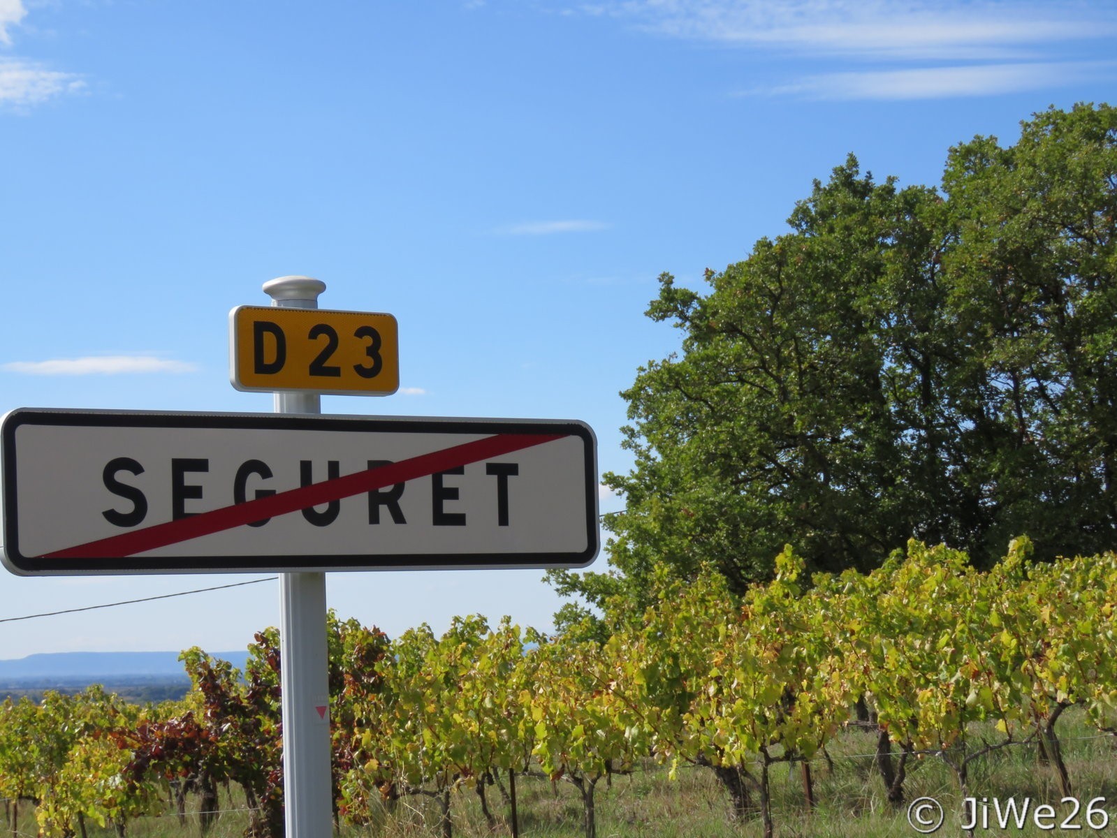 Ici s'achève notre visite de ce très beau village médiéval de Séguret ...